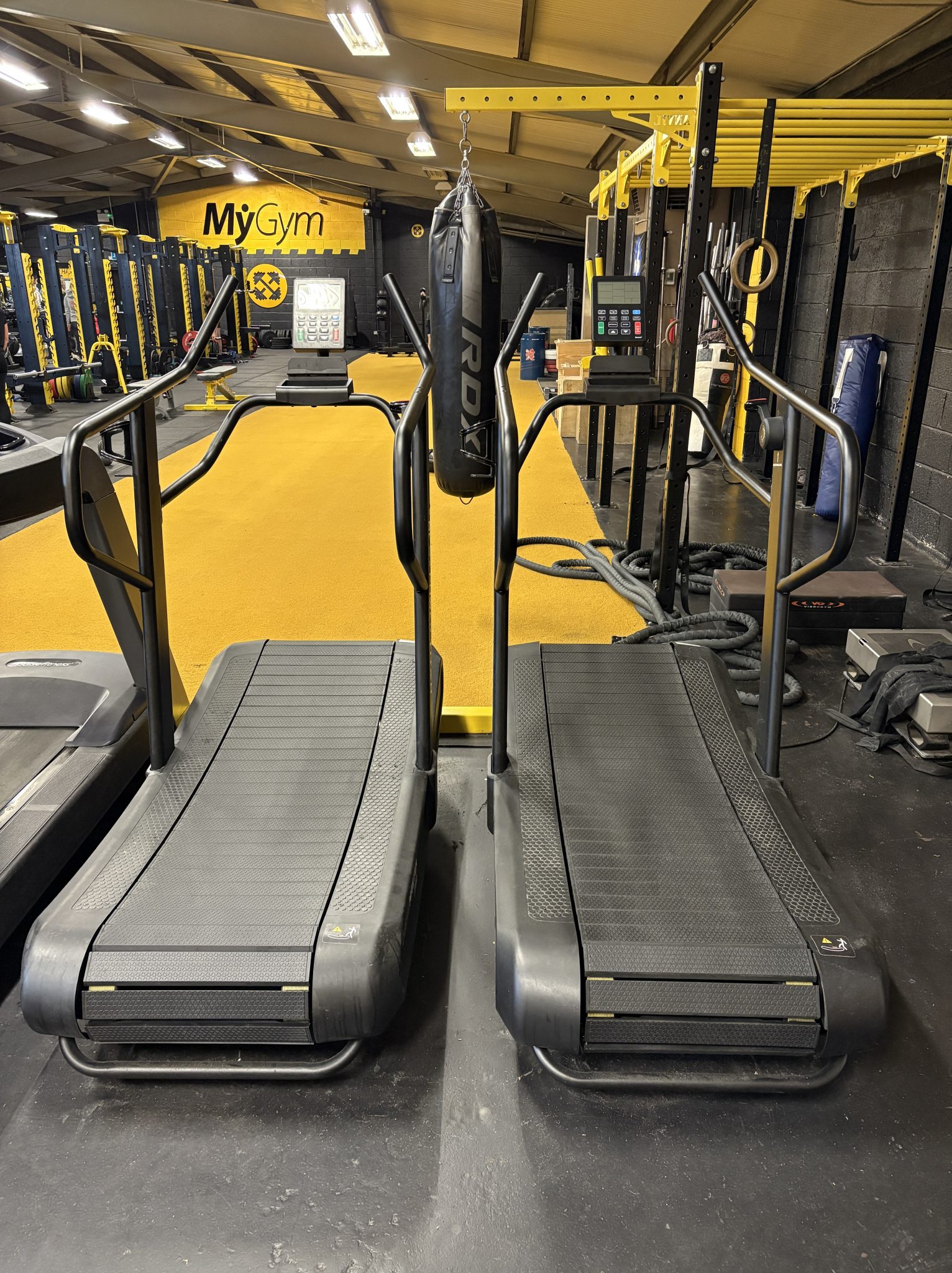Curved Treadmill vs Traditional Flat Treadmill - Which One, and Why?